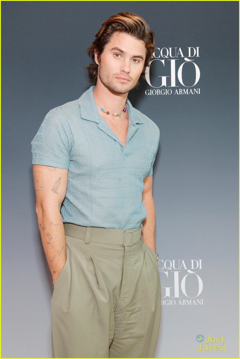 Full Sized Photo of chase stokes jonathan davis michael evans behling ...