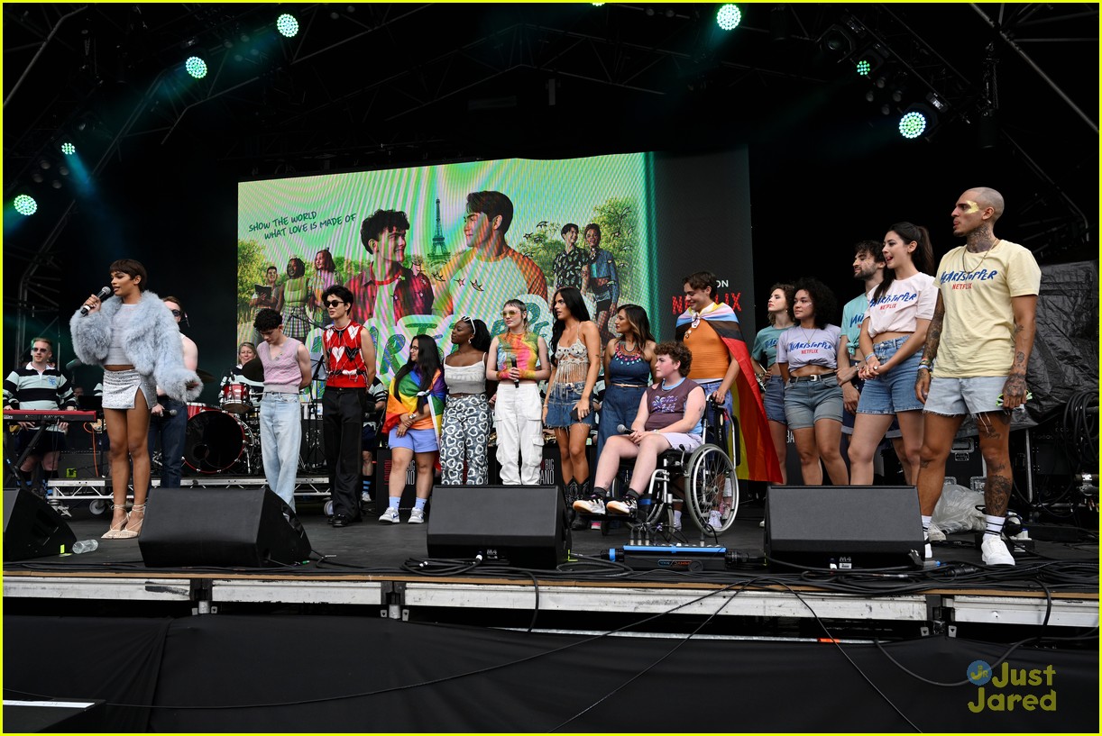 'Heartstopper' Cast Rides London Pride Parade Float, Debuts Season 2 ...
