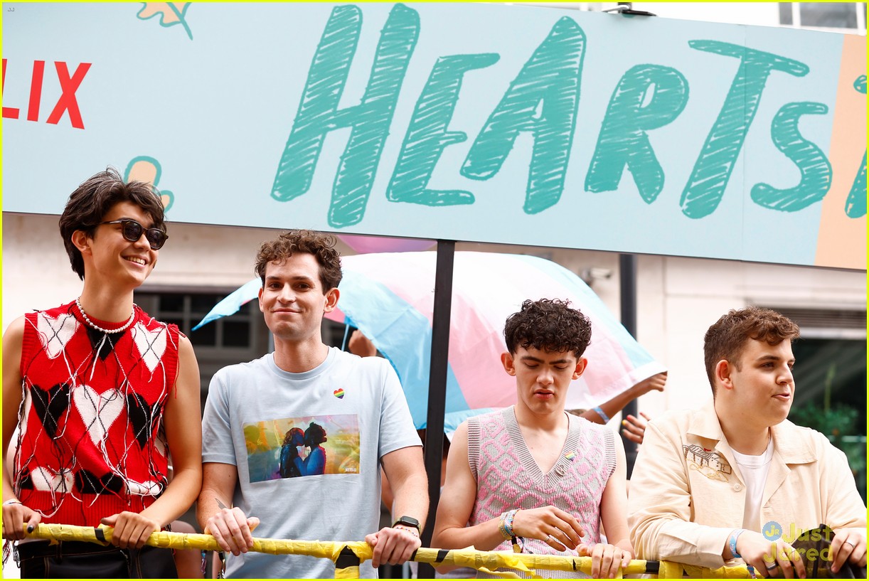 'Heartstopper' Cast Rides London Pride Parade Float, Debuts Season 2 ...