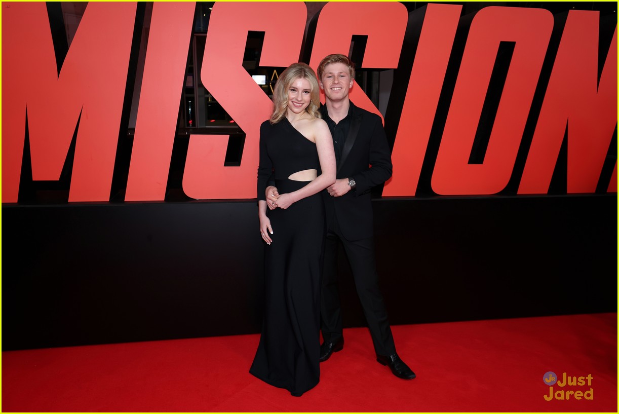 Robert Irwin Cozies Up to Girlfriend Rorie Buckey at 'Mission ...