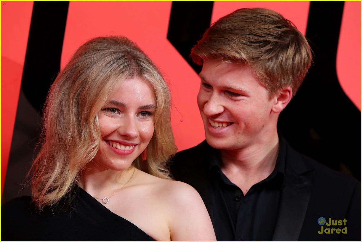 Robert Irwin Cozies Up to Girlfriend Rorie Buckey at 'Mission ...