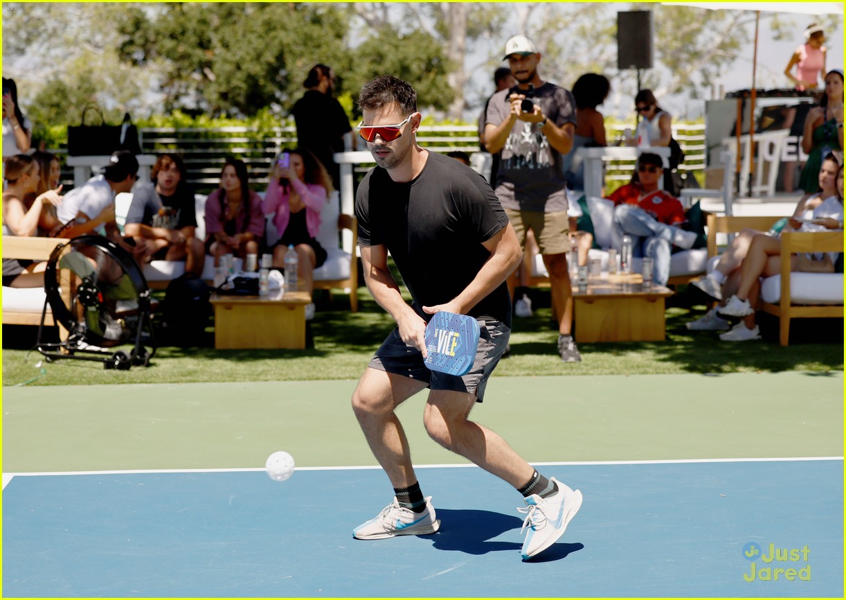David Dobrik Hosts Pickleball Tournament with Blake Gray, Landon Barker ...