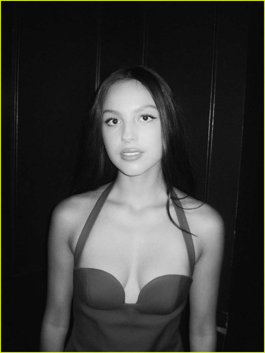 Olivia Rodrigo Hosts Dinner in London With Celeb Guests like BFF Madison Hu, Joe Locke & More ...