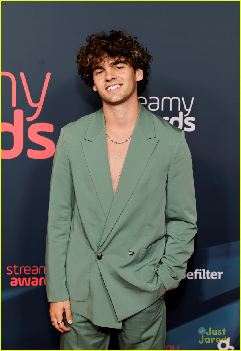 Kai Cenat, Chris Olsen & Dylan Mulvaney Win Big at Streamy Awards 2023 ...