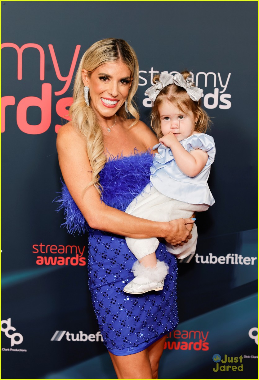 Kai Cenat, Chris Olsen & Dylan Mulvaney Win Big at Streamy Awards 2023 ...