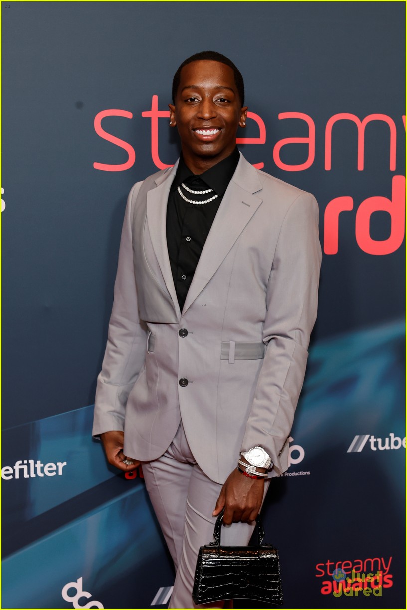Kai Cenat, Chris Olsen & Dylan Mulvaney Win Big at Streamy Awards 2023 ...