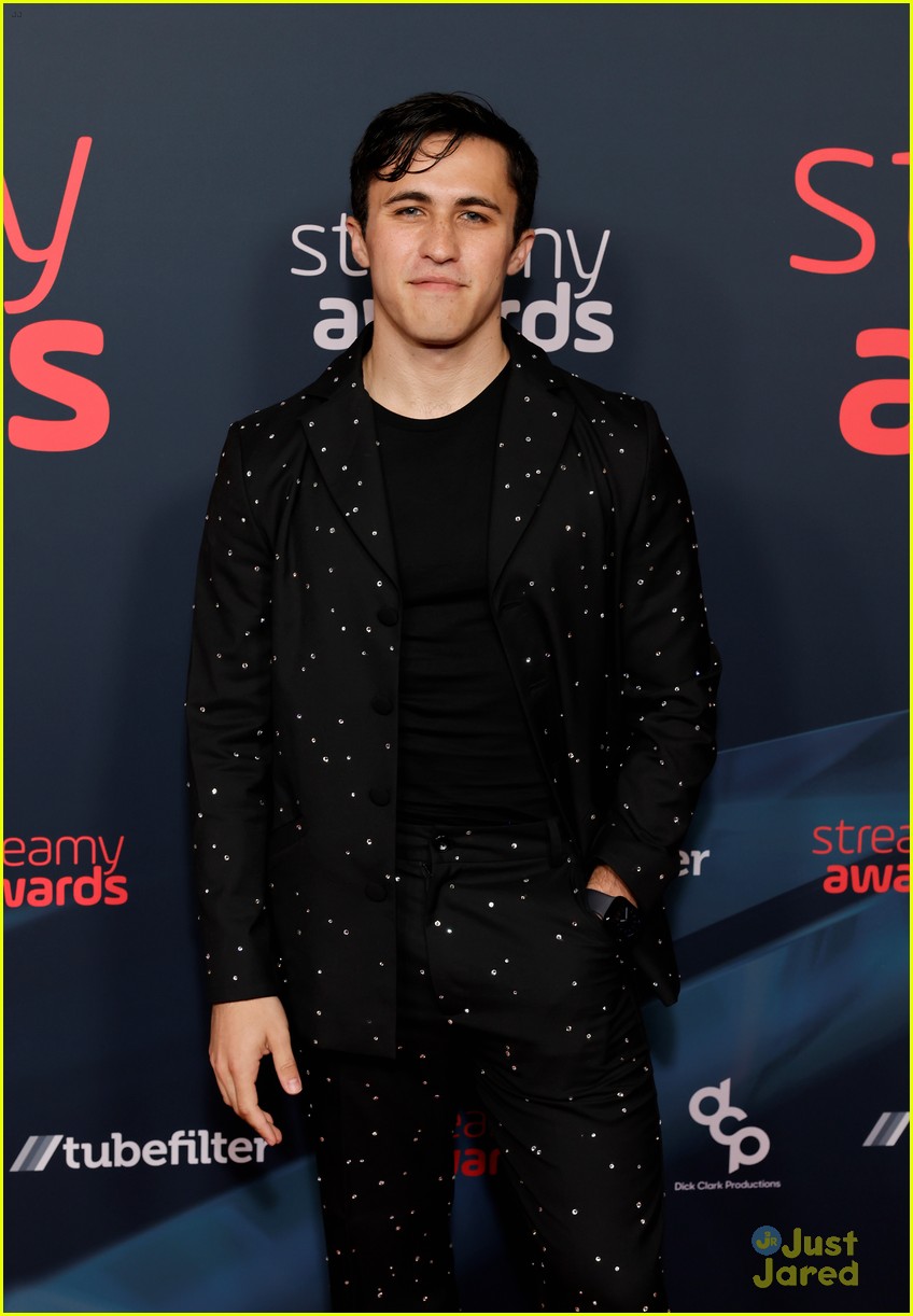 Kai Cenat, Chris Olsen & Dylan Mulvaney Win Big at Streamy Awards 2023 ...
