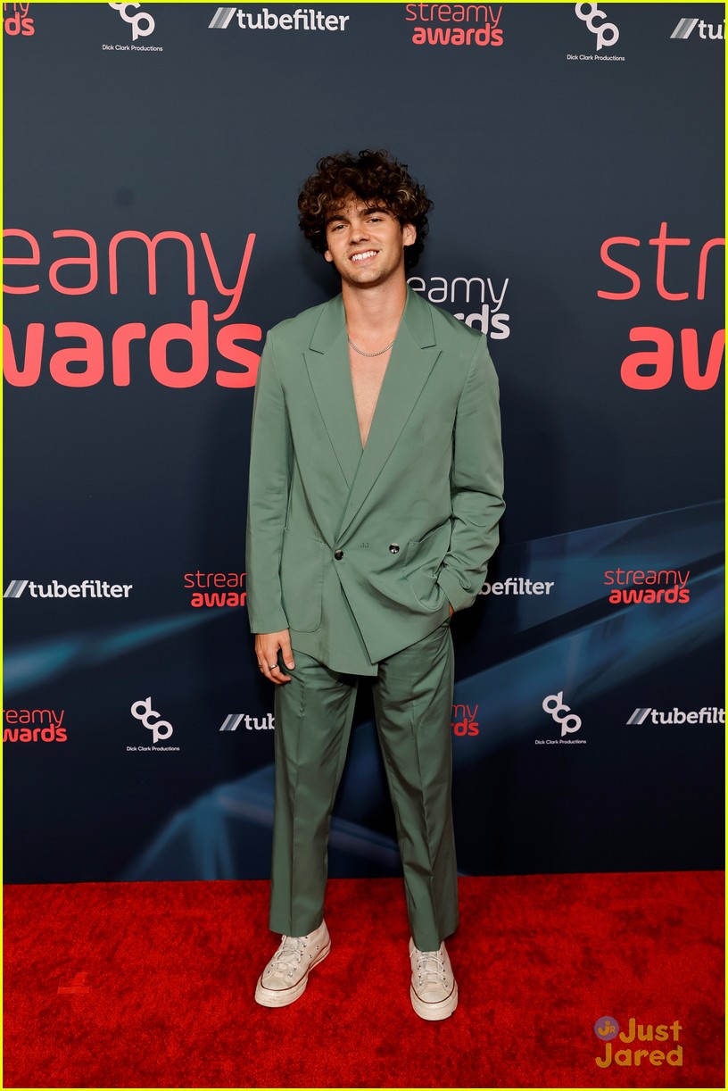 Kai Cenat, Chris Olsen & Dylan Mulvaney Win Big at Streamy Awards 2023 ...
