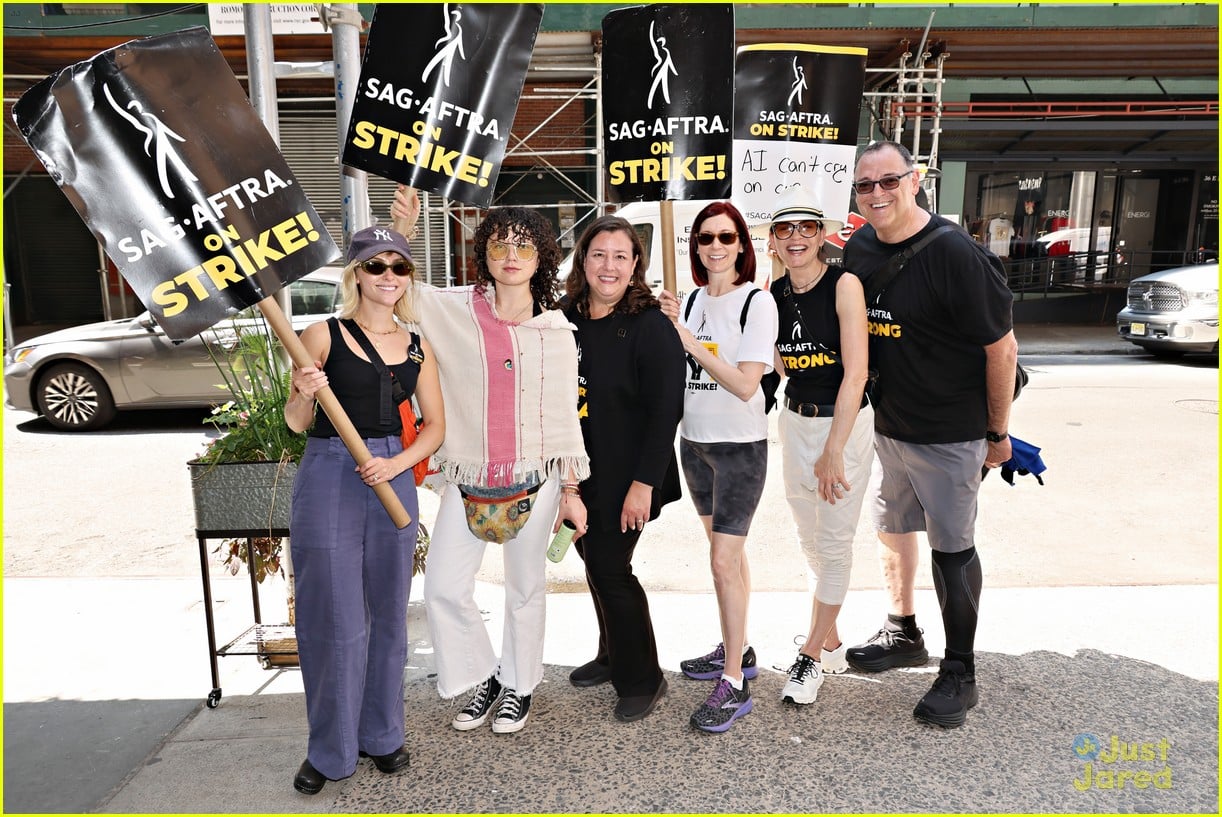 The Carrie Diaries' AnnaSophia Robb & Stefania LaVie Owen Party It Up ...