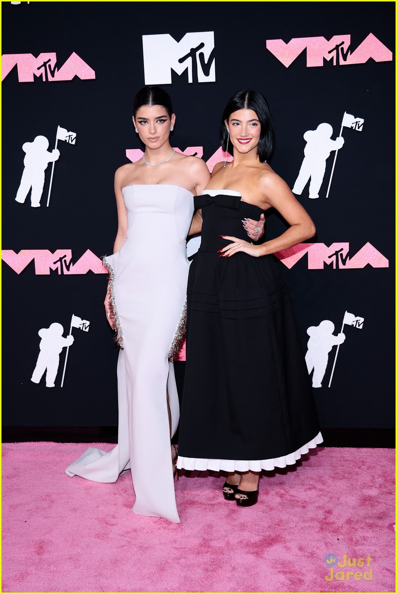 Full Sized Photo Of Charli Dixie Damelio Rock Two Looks At Mtv Vmas