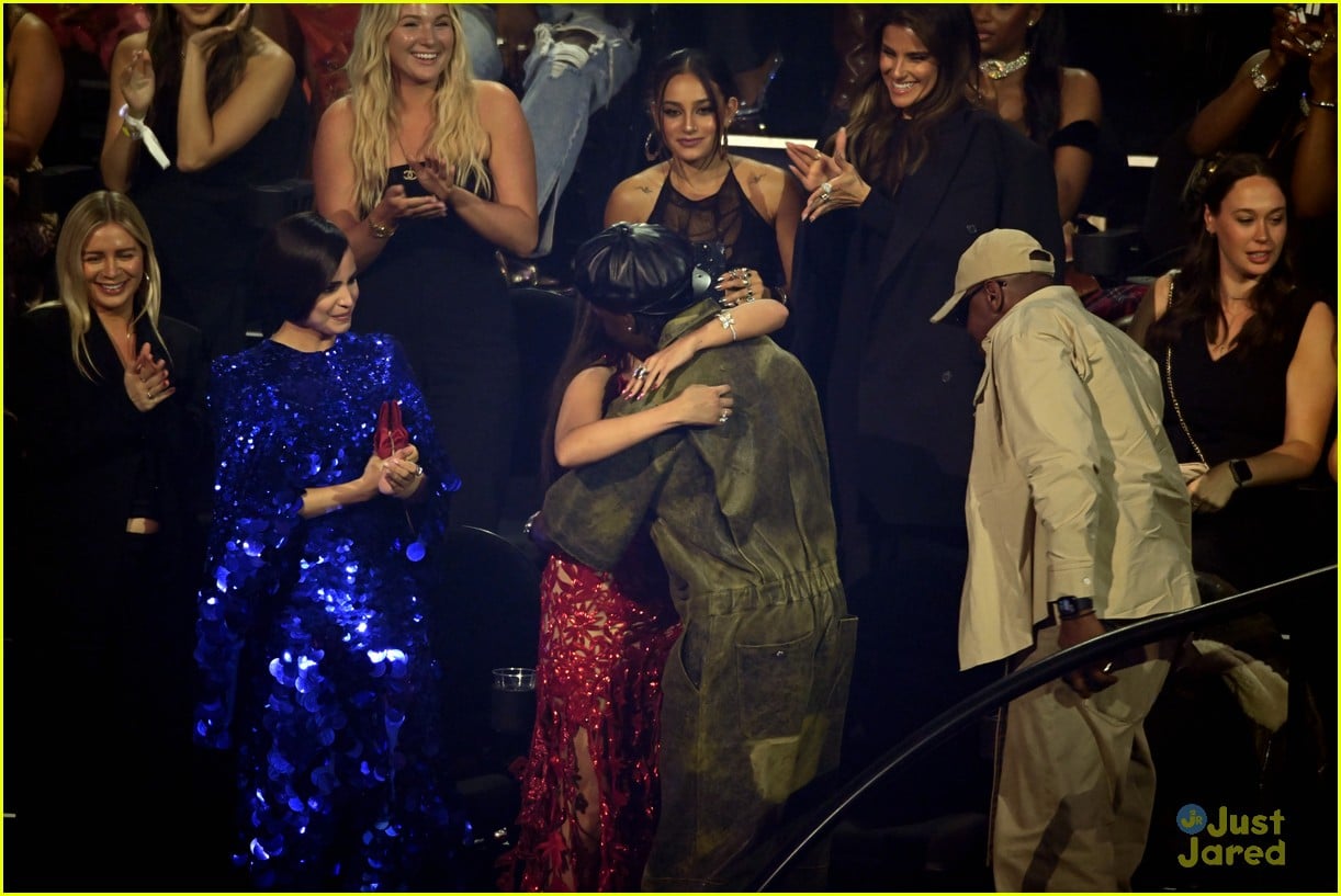 Selena Gomez Wins First Vma In 10 Years For Calm Down With Rema Photo 1383148 Photo