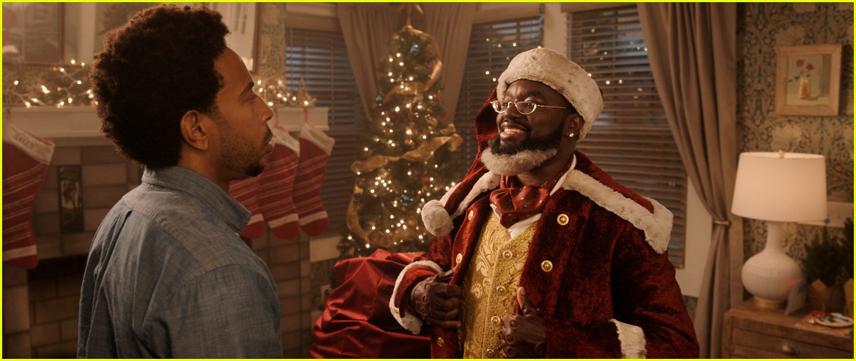 Lil Rel Howery Plays Santa In Disney+ Family Comedy 'Dashing Through ...