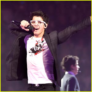 Joe Jonas Joins Twitter! | Joe Jonas, Jonas Brothers | Just Jared Jr.