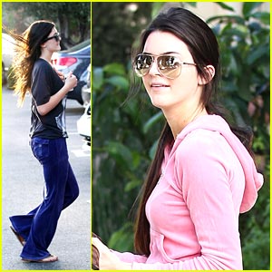 Kendall & Kylie Jenner: Blue Table Two | Kendall Jenner, Kylie Jenner ...