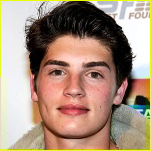 Gregg Sulkin As Wesley Fitz