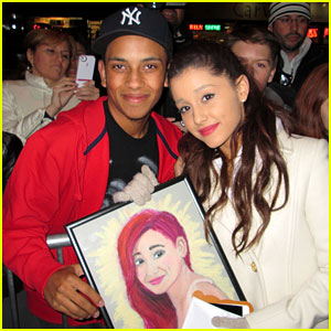 Ariana Grande Gets A Fan Painted Portrait! | Ariana Grande | Just Jared Jr.