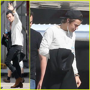 Harry Styles Waves Goodbye to Australia | Harry Styles, One Direction ...