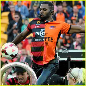 Jason Derulo Jumps Around at the Australian Football a League Grand ...