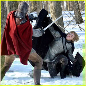 Francis Fights for France on Tonight’s ‘Reign’ | Reign | Just Jared Jr.