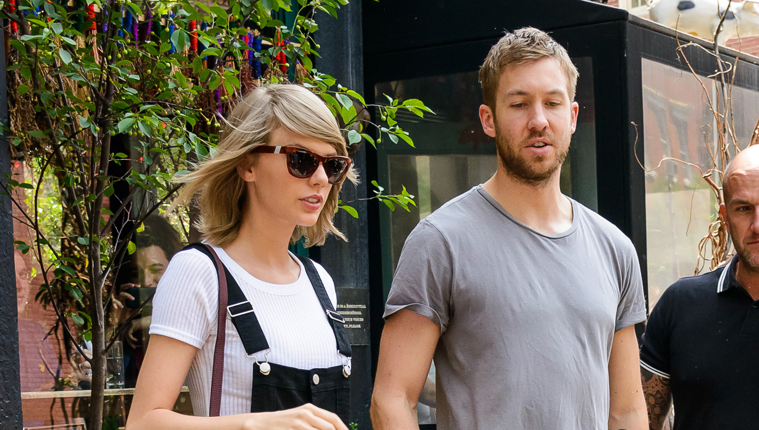 Taylor Swift Continues Holding Hands with Calvin Harris in the Big ...