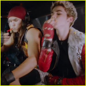 Things Get Wicked In Every Way In New ‘Descendants’ Trailer – Watch Now ...