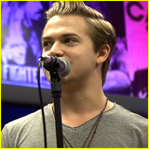 Hunter Hayes Helps Bass Player Matt Utterback Propose To His Girlfriend ...