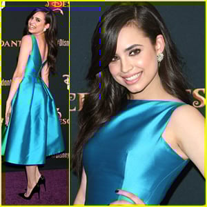 Sofia Carson Strikes An ‘Evie’ Pose At ‘Descendants’ Premiere ...