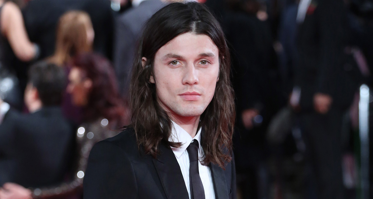 James Bay Ditches His Signature Hat for ‘Spectre’ London Premiere ...
