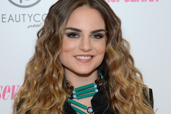 JoJo Drops Acoustic ‘When Loves Hurts’ Before BeautyCon NYC Performance ...