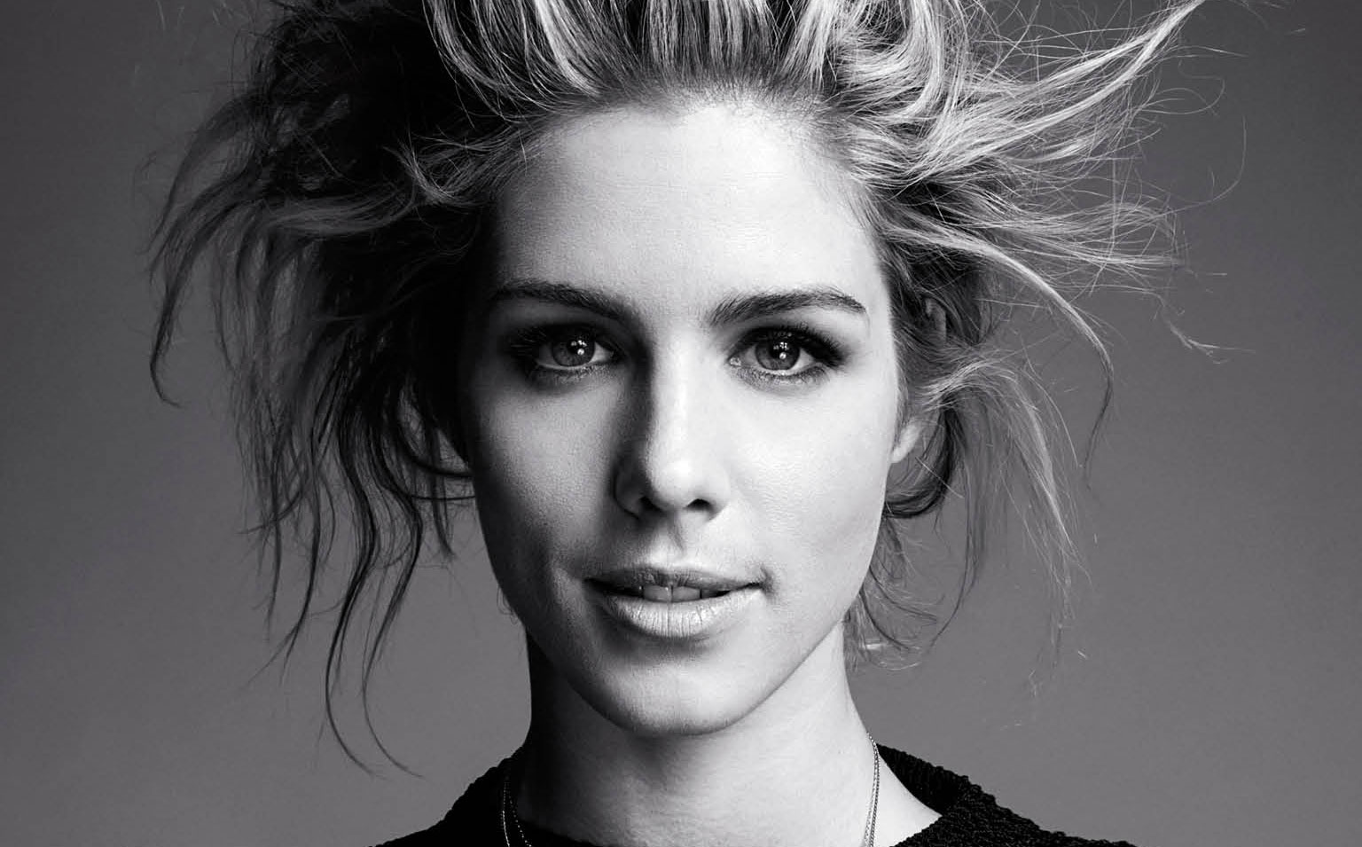 Emily Bett Rickards Tells ‘Bello’ Felicity is ‘Seriously in Danger’ on ...