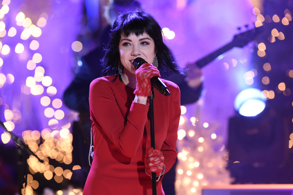 Carly Rae Jepsen Performs ‘Last Christmas’ For Rockefeller Center’s ...