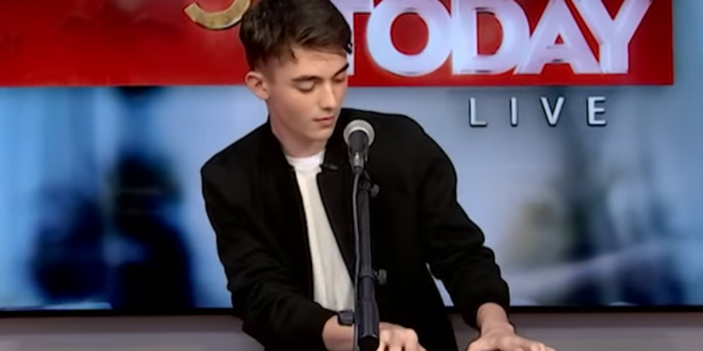 Greyson Chance Performs New Single ‘Hit & Run’ – Watch Now! | Greyson ...
