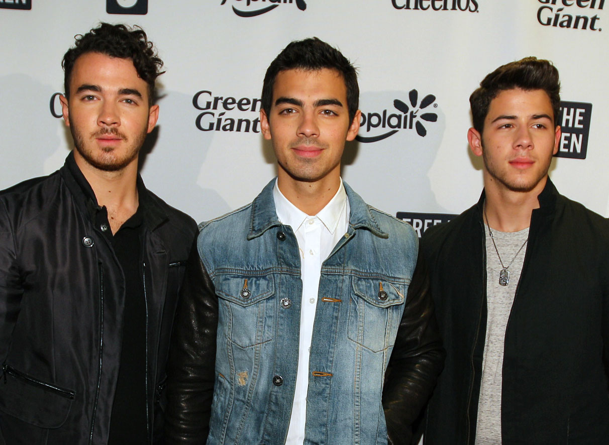 Nick, Joe, & Kevin Jonas Are Ready for Winter Storm Jonas! | Joe Jonas ...