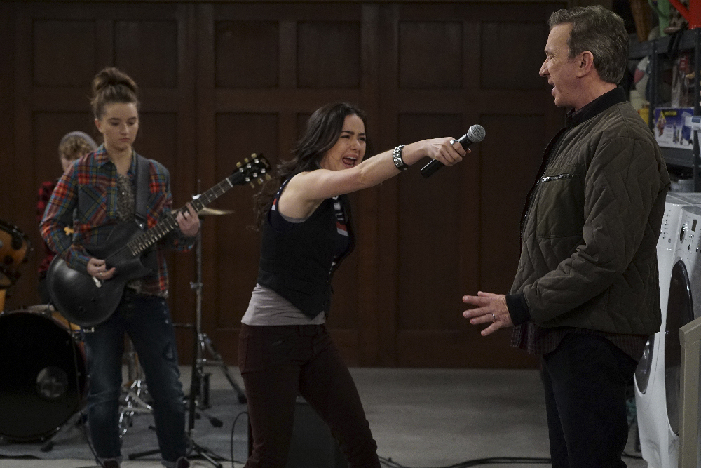 Sarah Gilman Is Back on ‘Last Man Standing’ Tonight with Kaitlyn Dever ...
