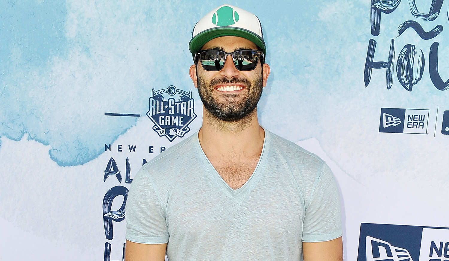 Tyler Hoechlin Dishes on Playing Clark Kent on ‘Supergirl’ Season 2 ...