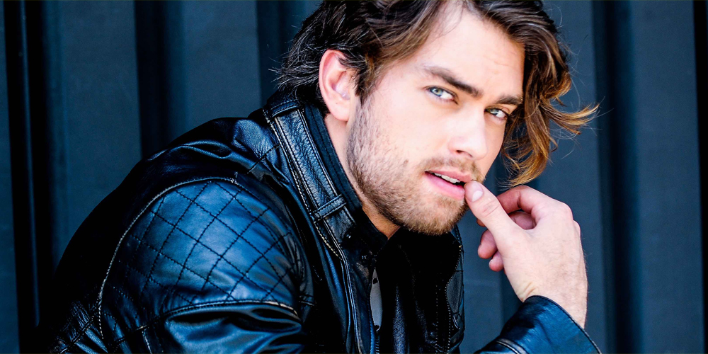 Pierson Fode Hit On Miranda Cosgrove For ‘iCarly’ | Magazine, Pierson ...