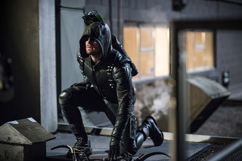Oliver Keeps Working Solo on ‘Arrow’ | Arrow, Television | Just Jared Jr.