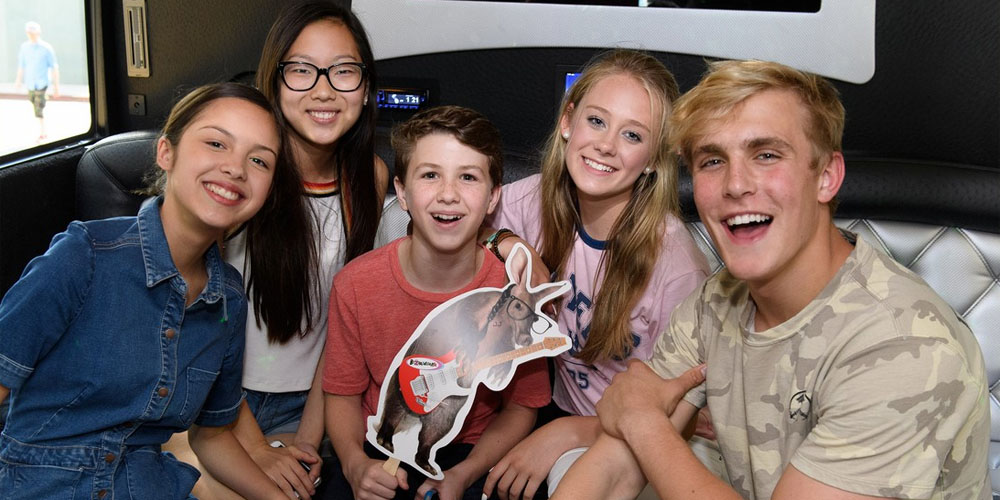 ‘Bizaardvark’ Cast Reunites To Film Disney Channel Wand IDs ...