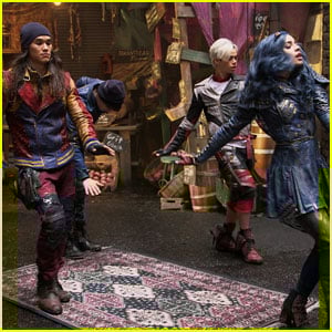 Disney Channel Shares ‘Descendants 2′ First Behind-the-Scenes Photos ...