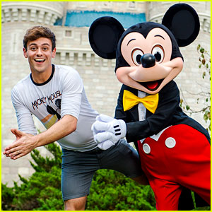 Tom Daley Visits Disney World to Surprise His Little Cousins! | Tom ...