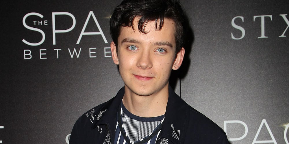 Asa Butterfield Learned To Walk Like A Martian With Ankle Weights for ...