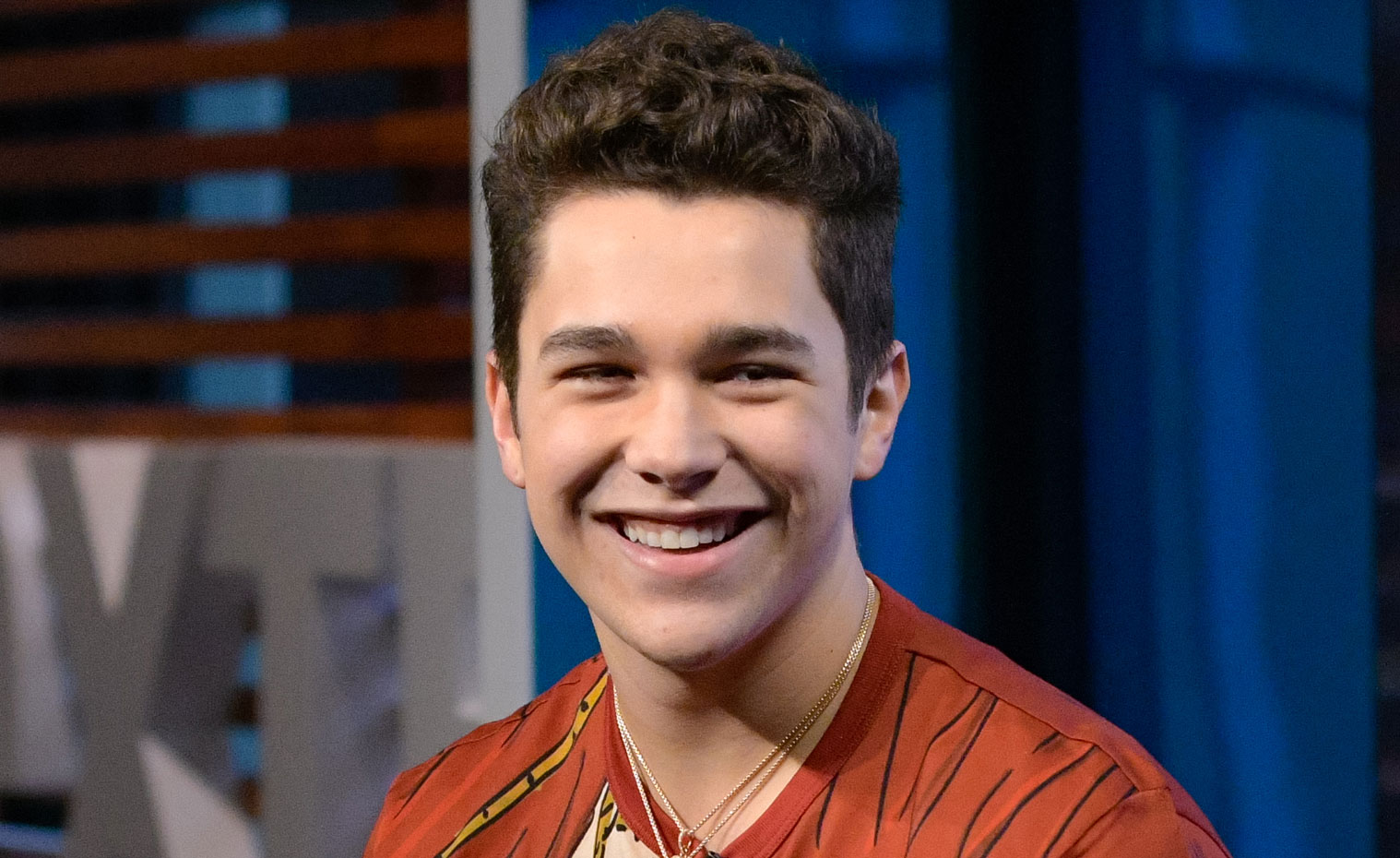 Hailee Steinfeld Totally Approves Of Austin Mahone’s ‘Starving’ Cover ...