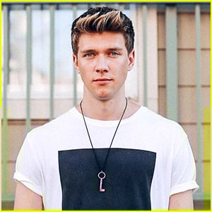 Alone on Valentine’s Day? Magician Collins Key Has 10 Things Single ...