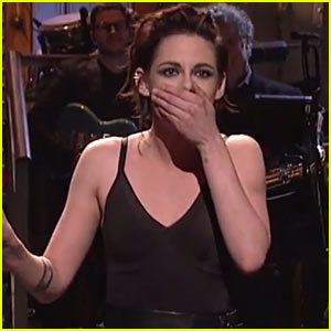 Kristen Stewart Accidentally Drops the F-Bomb During Her SNL Opening Monologue – Watch Now ...