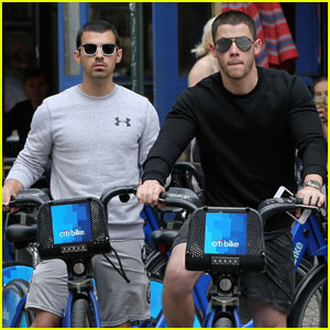 Joe & Nick Jonas Are One Hot Bike-Riding Duo! | Joe Jonas, Nick Jonas ...