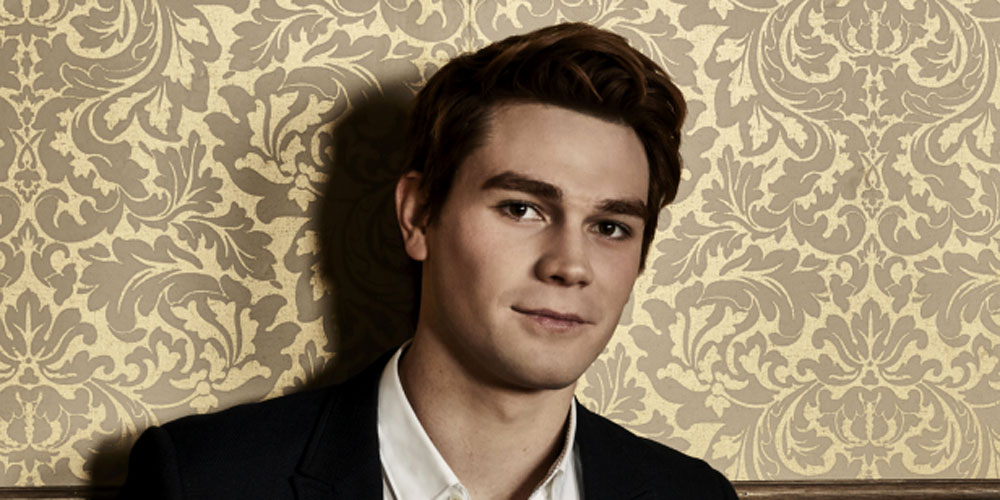KJ Apa Broke His Hand While Filming ‘Riverdale’ Finale | KJ Apa ...
