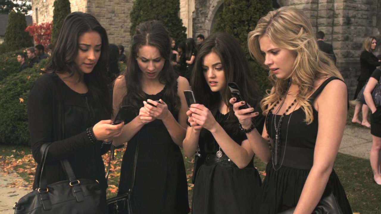 Expect Some Fun Callbacks in the ‘Pretty Little Liars’ Series Finale ...