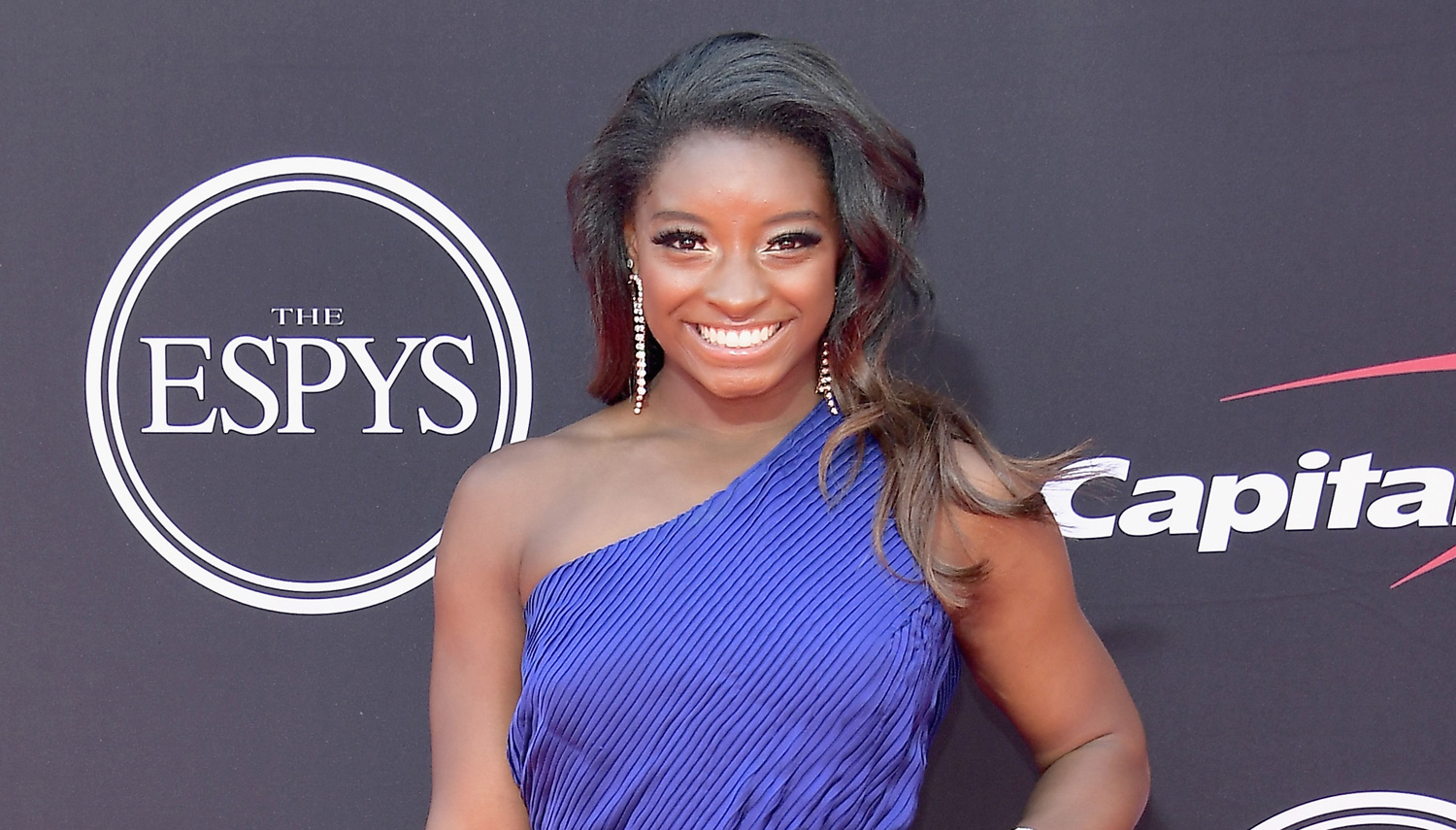 Simone Biles Tries to Sing & Drive an Imaginary Car Post-Wisdom Teeth ...