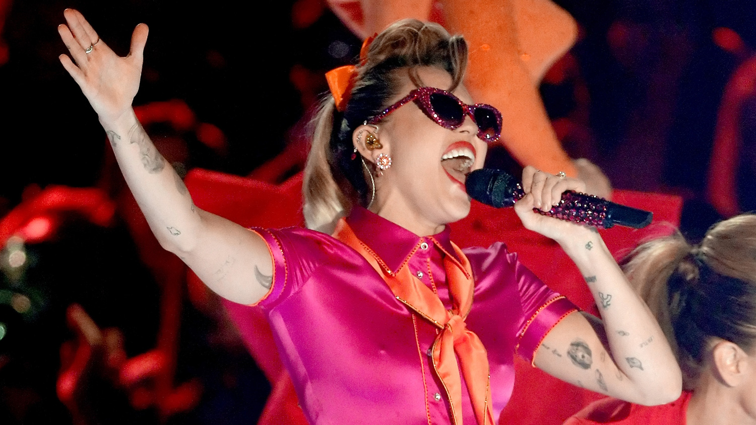 Watch Miley Cyrus’ Performance at MTV VMAs 2017! (Video) | 2017 mtv ...