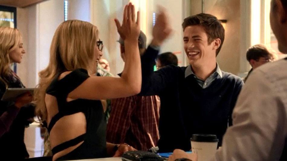 Felicity Smoak Returns To ‘The Flash’ For Season 4 | Emily Bett ...